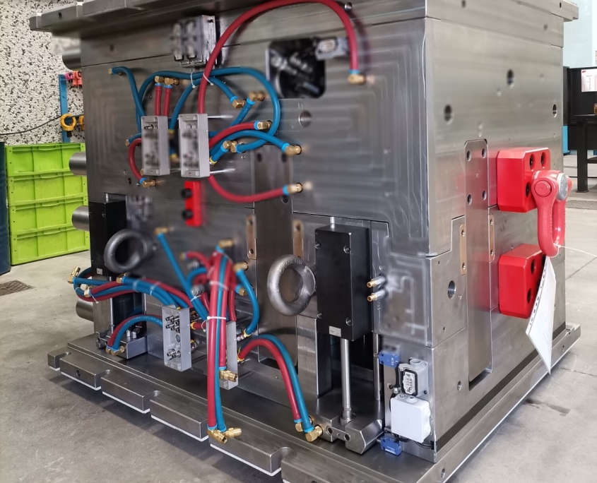 Design & Toolmaking – Select Plastics